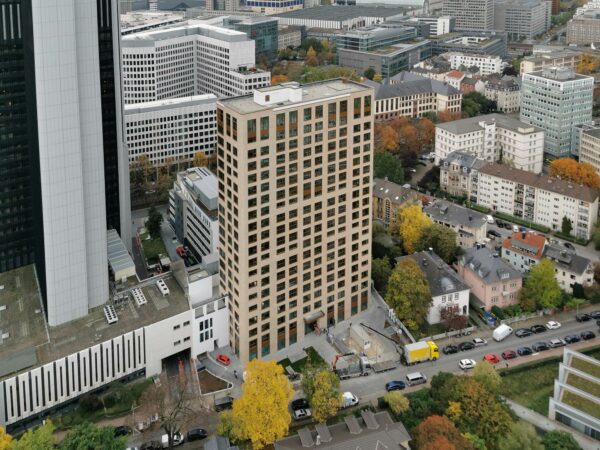 Blue Horizon in Frankfurt - Apartment tower under construction