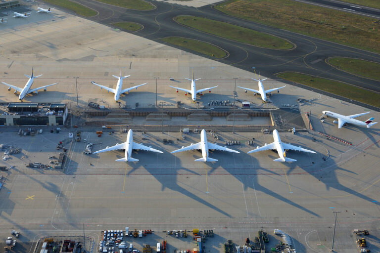 Flying Over the Frankfurt Skyline With a Cessna Plane - Skyline Flight