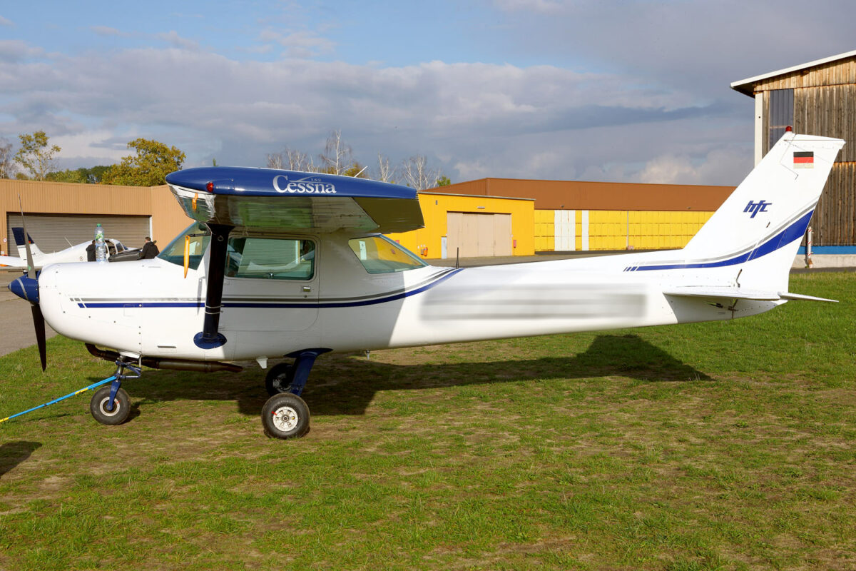 Flying Over the Frankfurt Skyline With a Cessna Plane - Skyline Flight