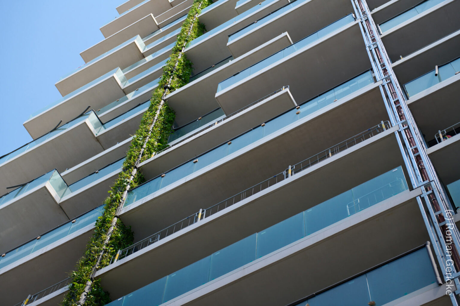 Eden Tower Frankfurt Receives Plants - SKYLINE ATLAS