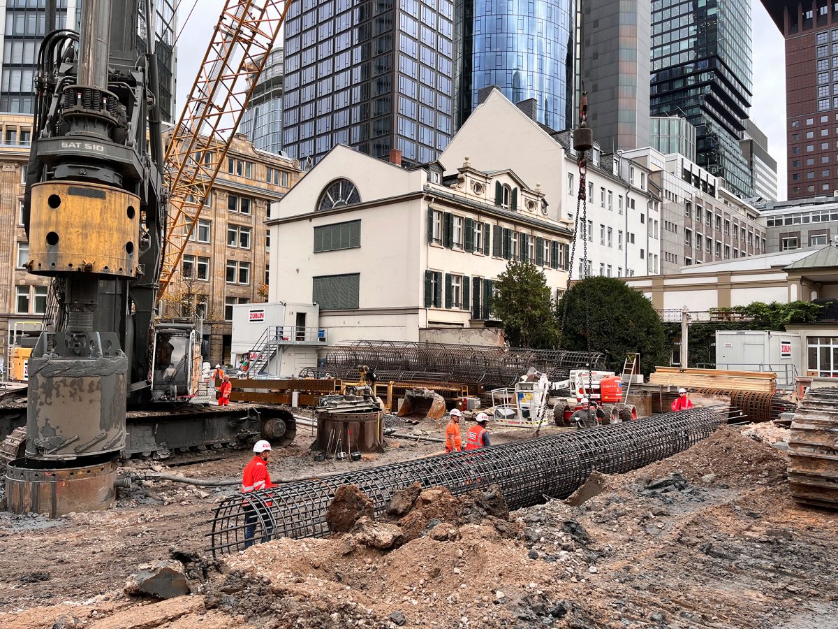 Excavation of the Central Business Tower - SKYLINE ATLAS