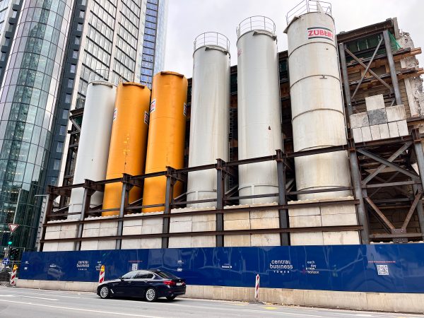 Excavation of the Central Business Tower - SKYLINE ATLAS